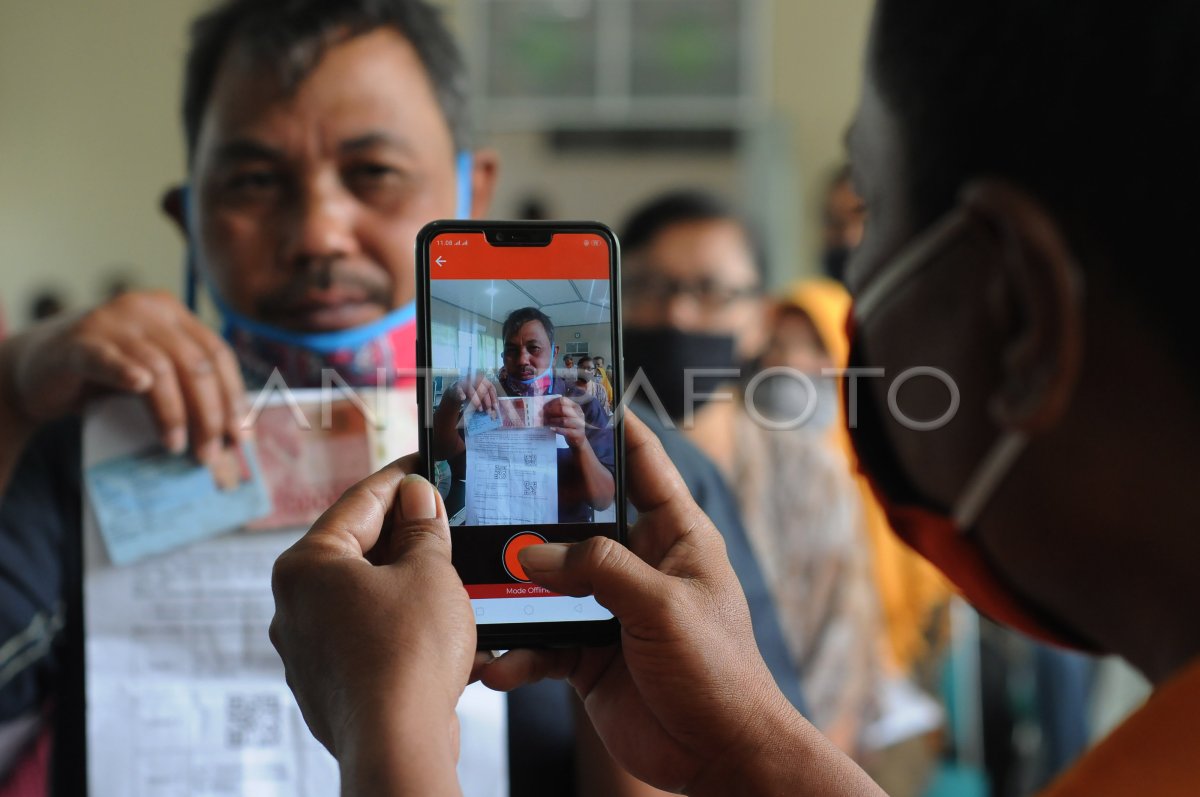 PENYALURAN BANTUAN SOSIAL TUNAI DI BOYOLALI | ANTARA Foto PENYALURAN BANTUAN SOSIAL TUNAI DI BOYOLALI | ANTARA Foto