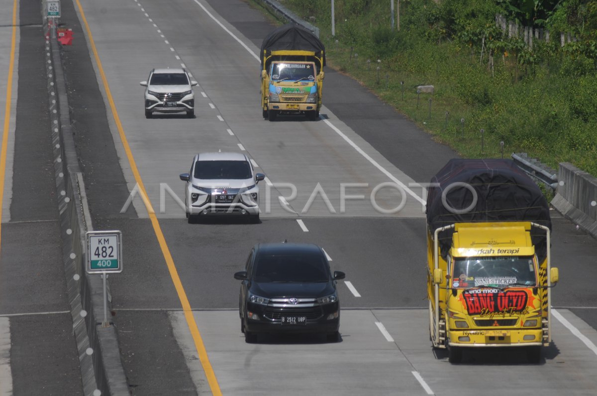 ARUS MUDIK AWAL TOL SALATIGA-SOLO RAMAI LANCAR | ANTARA Foto