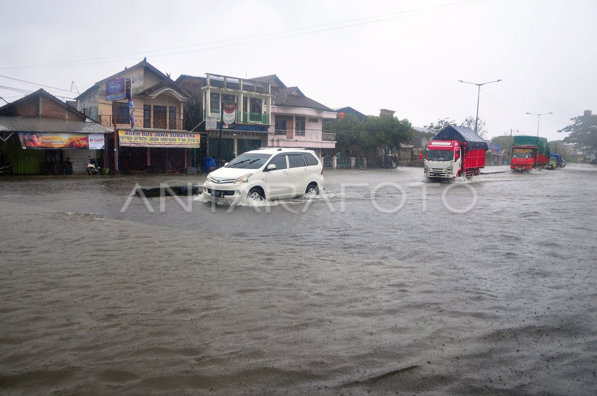 BANJIR DI JALUR PANTURA KUDUS | ANTARA Foto