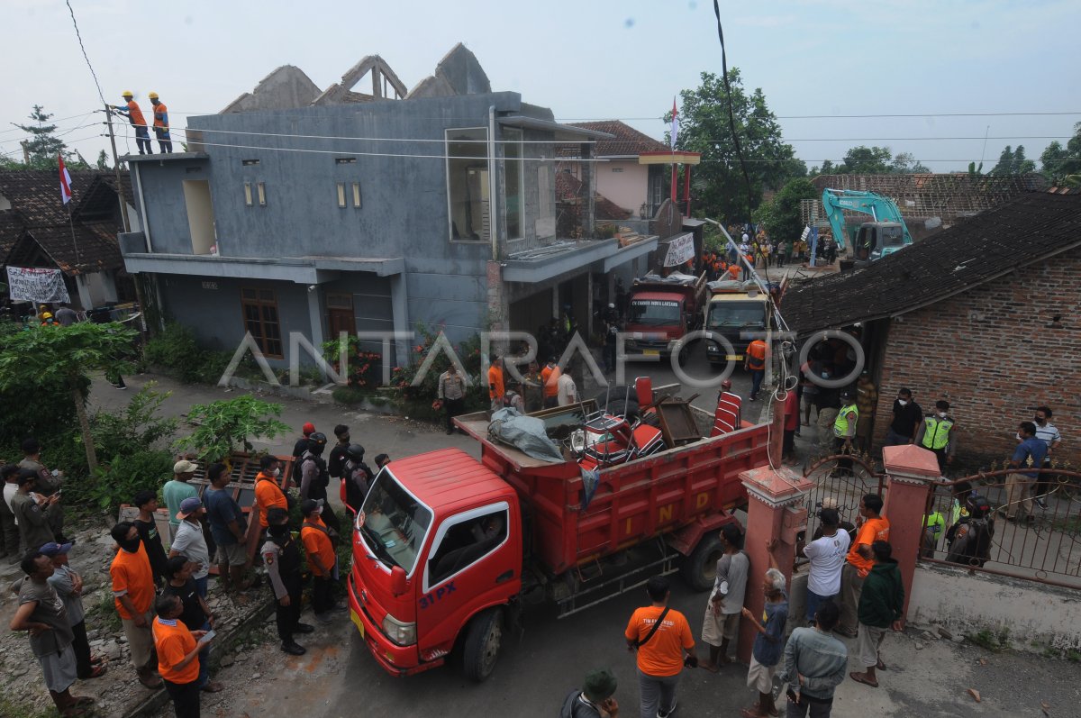 Eksekusi rumah terdampak pembangunan jalan tol Solo-Yogyakarta | ANTARA ... Eksekusi rumah terdampak pembangunan jalan tol Solo-Yogyakarta | ANTARA ...