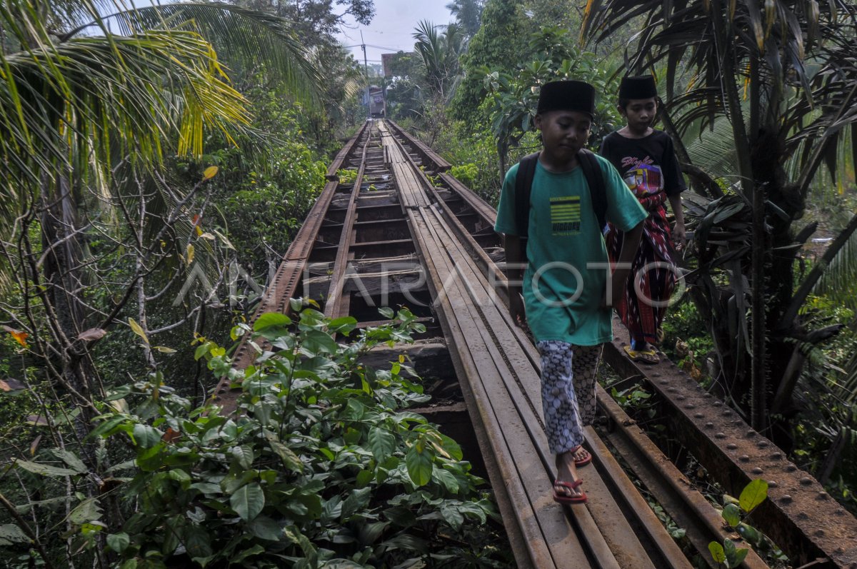 Reaktivasi jalur kereta api Rangkasbitung-Labuan ditunda | ANTARA Foto Reaktivasi jalur kereta api Rangkasbitung-Labuan ditunda | ANTARA Foto