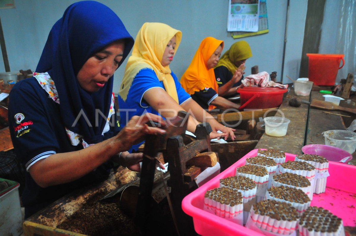 Kenaikan cukai rokok 2024 | ANTARA Foto