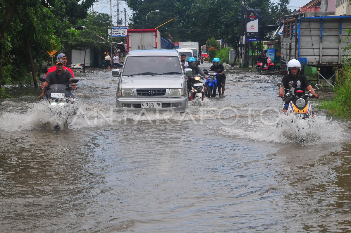 Jalan Kudus-Purwodadi tergenang banjir | ANTARA Foto
