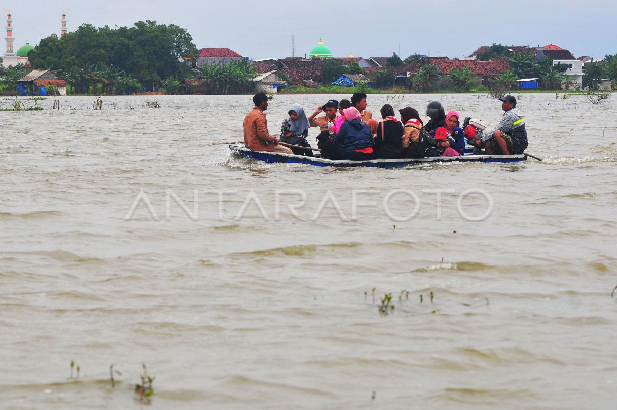 Sepekan lebih jalan desa putus akibat banjir di Kudus | ANTARA Foto