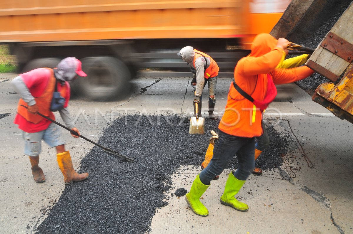 Perbaikan jalan Pantura Kudus jelang arus mudik Lebaran | ANTARA Foto