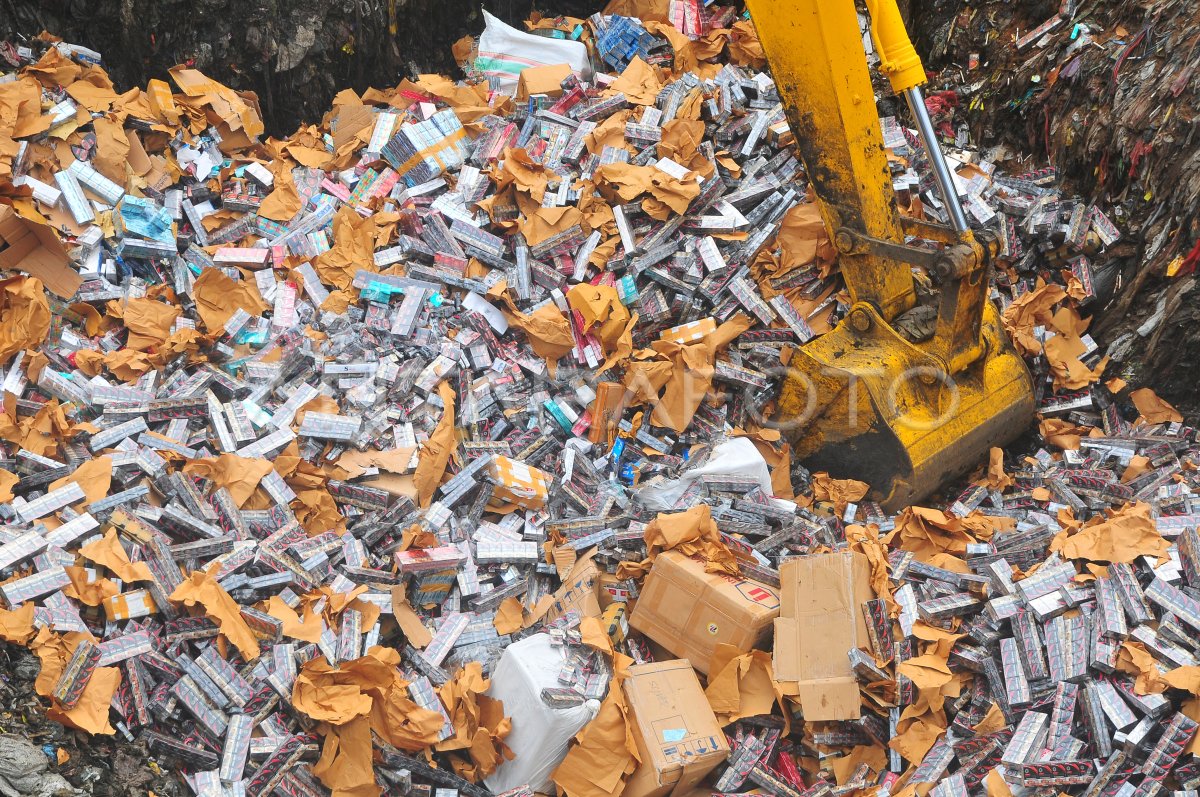 Pemusnahan barang kena cukai ilegal di Kudus | ANTARA Foto