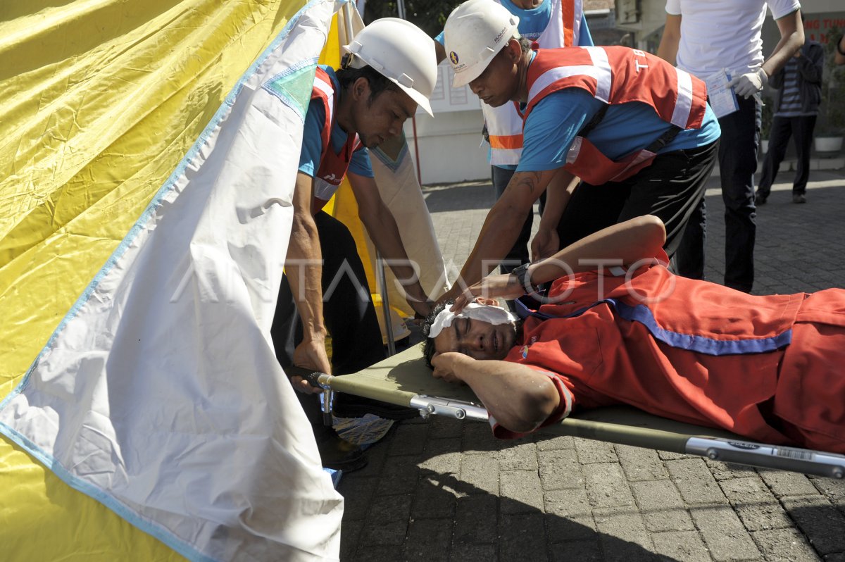 SIMULASI KEADAAN DARURAT | ANTARA Foto