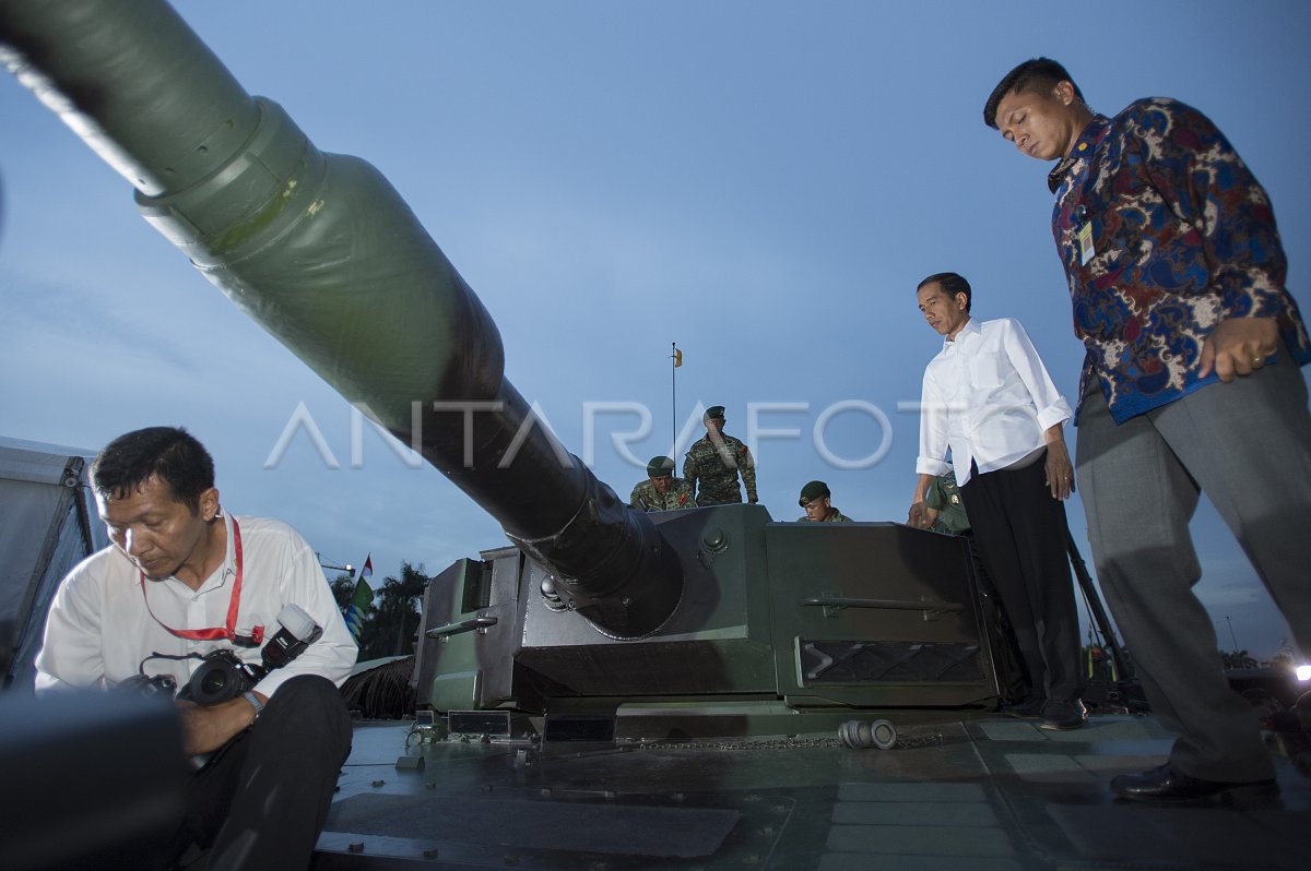 PRESIDENT SEE ALUTSISTA TNI AD | ANTARA Foto