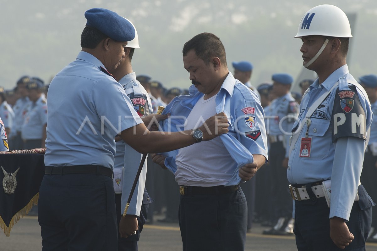 PEMECATAN PRAJURIT TNI AU | ANTARA Foto PEMECATAN PRAJURIT TNI AU | ANTARA Foto