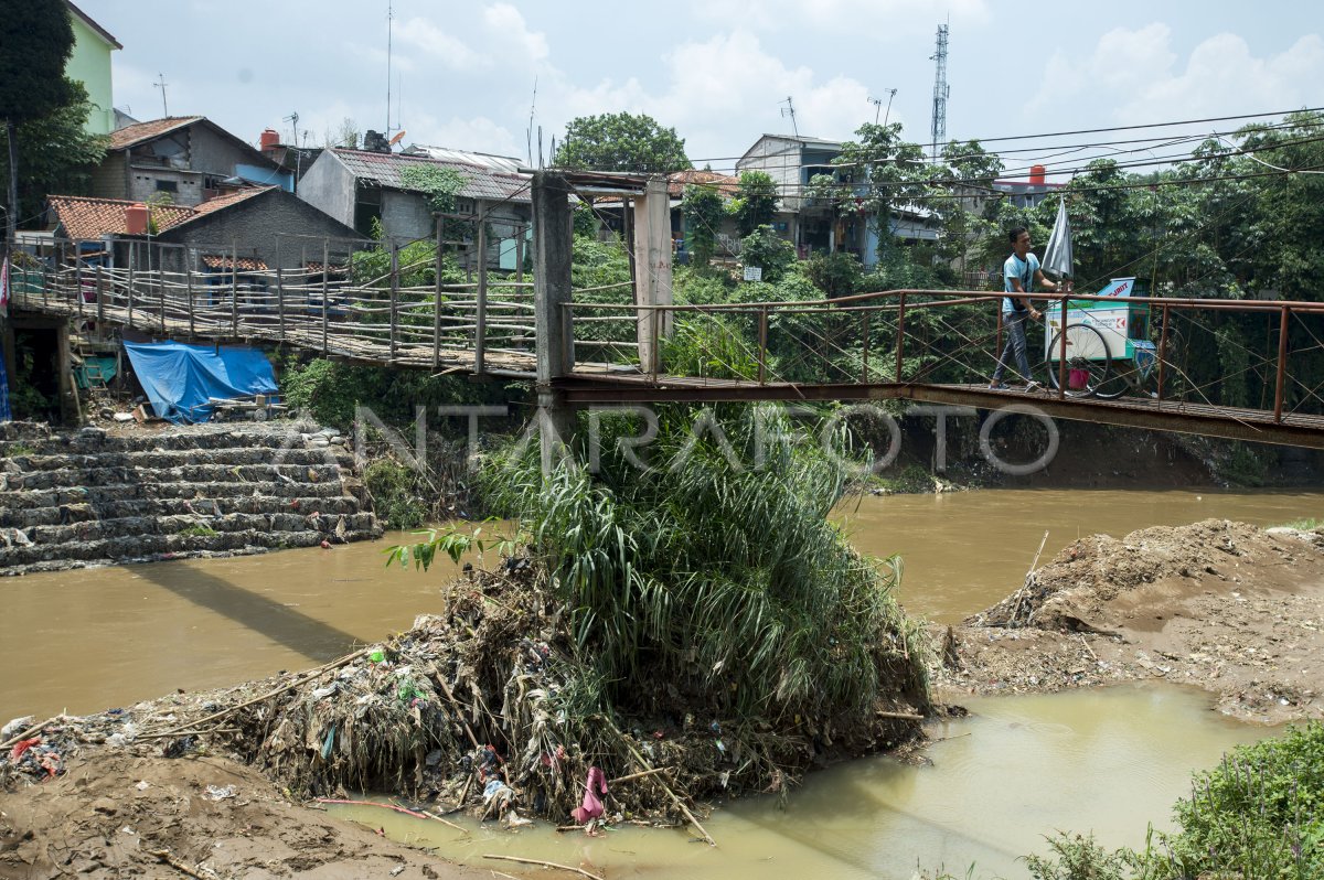 JEMBATAN GANTUNG KAMPUNG PONCOL | ANTARA Foto