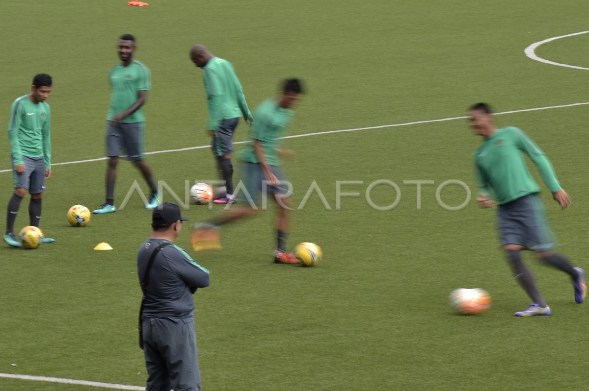 LATIHAN JELANG LAWAN SINGAPURA | ANTARA Foto LATIHAN JELANG LAWAN SINGAPURA | ANTARA Foto
