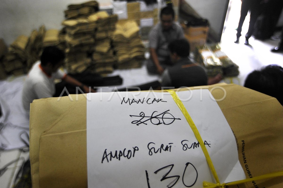 DISTRIBUSI LOGISTIK PILKADA | ANTARA Foto