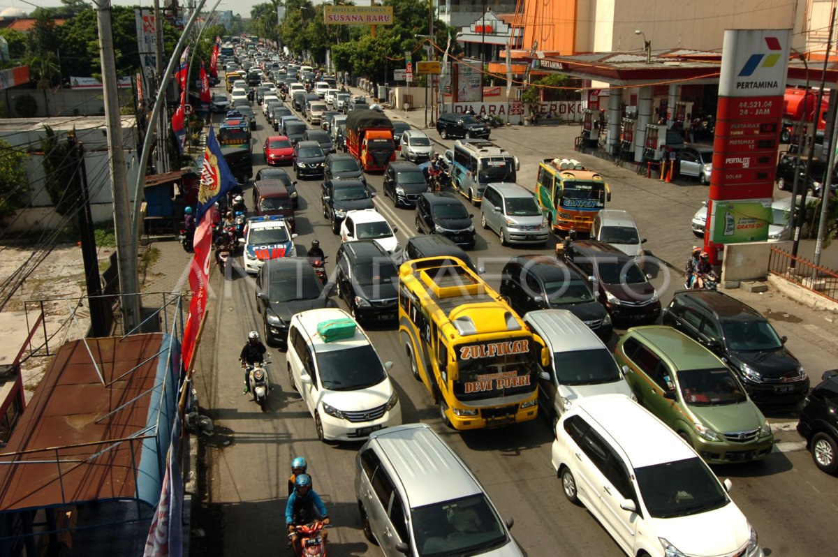 PUNCAK ARUS BALIK PANTURA | ANTARA Foto