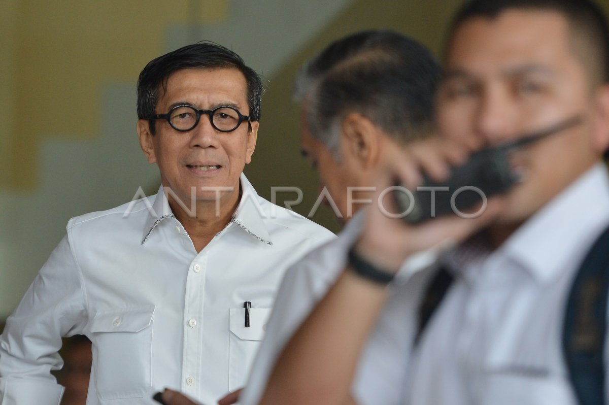 PEMERIKSAAN YASONNA LAOLY | ANTARA Foto