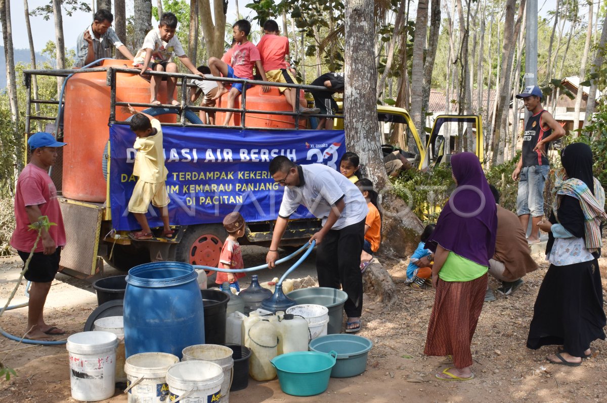 DONASI AIR BERSIH DAERAH KRISIS AIR | ANTARA Foto