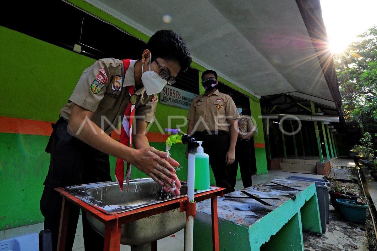 SEKOLAH DI JAMBI MULAI BELAJAR TATAP MUKA | ANTARA Foto SEKOLAH DI JAMBI MULAI BELAJAR TATAP MUKA | ANTARA Foto