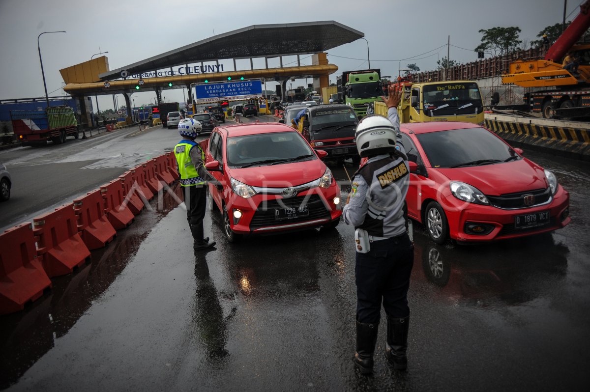 SIMULASI PENYEKATAN TOTAL LARANGAN MUDIK LEBARAN | ANTARA Foto