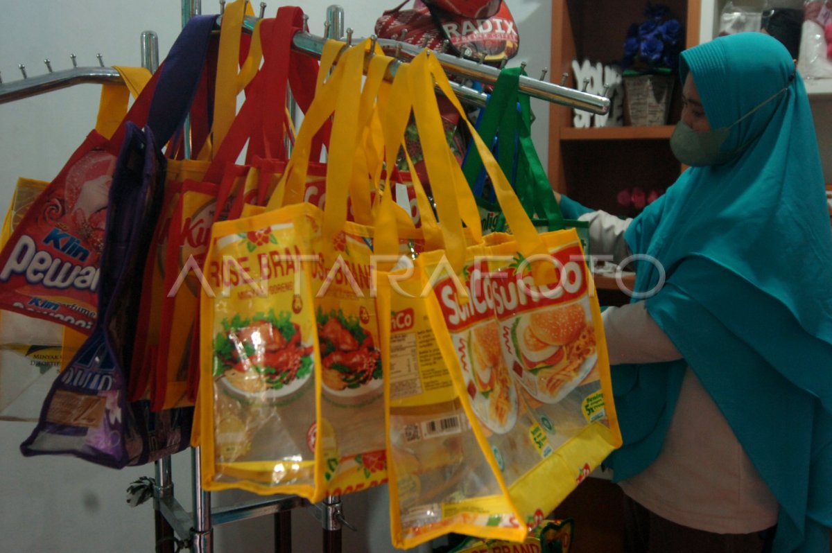 Daur Ulang Kiehl's Hadirkan Instalasi Seni Dari Sampah Daur Ulang