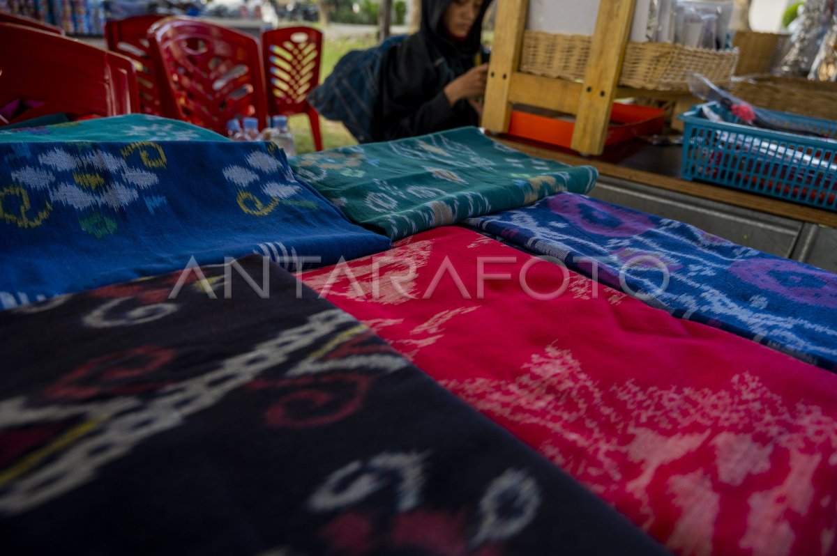 SPECIAL FABRIC BATIK MOTIF BOMBA | ANTARA Foto SPECIAL FABRIC BATIK MOTIF BOMBA | ANTARA Foto