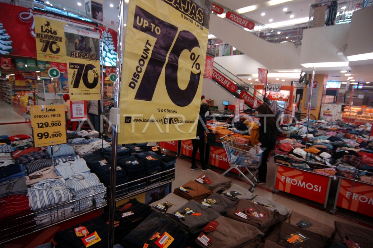 DISKON AKHIR TAHUN | ANTARA Foto