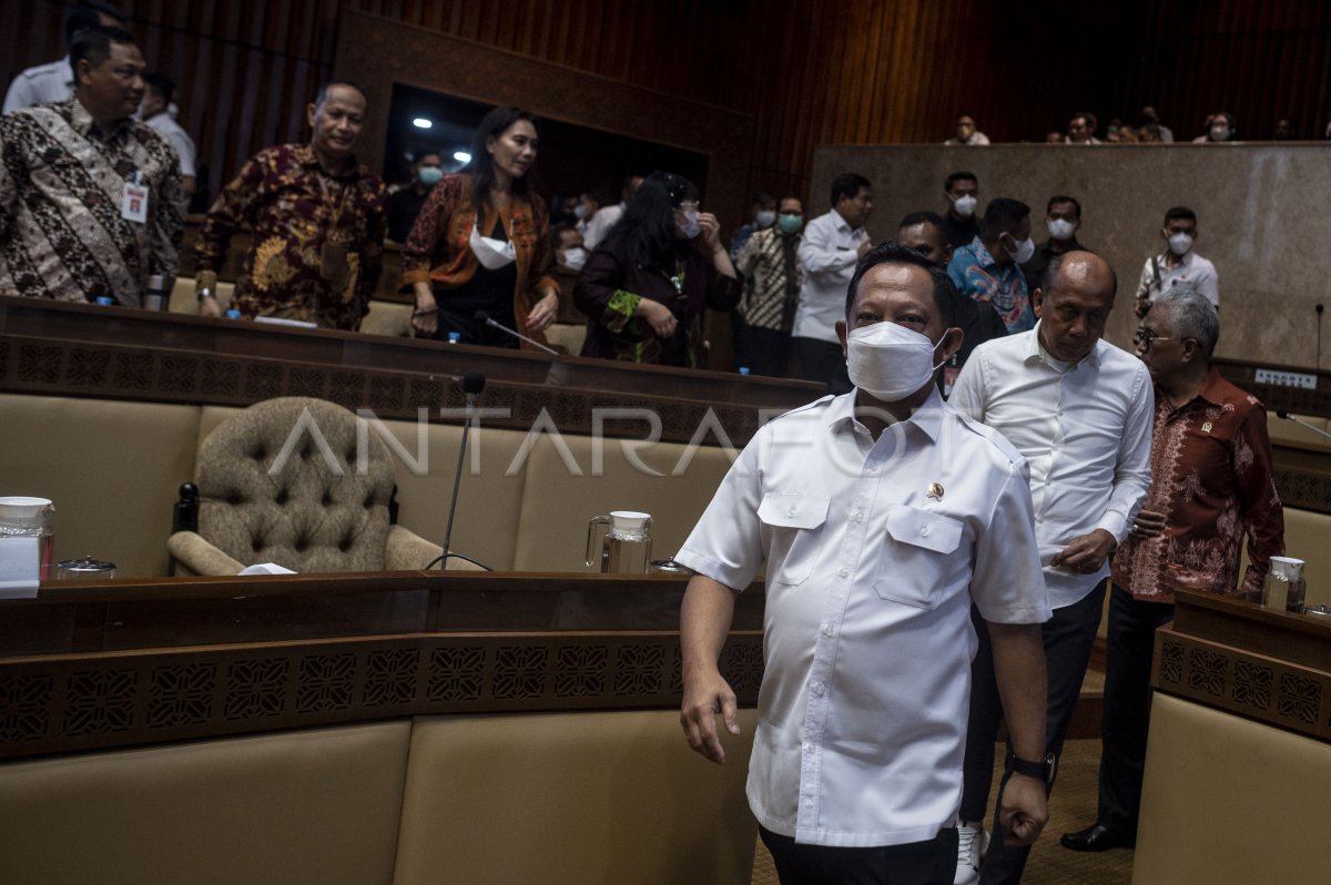 RAKER MENDAGRI DENGAN KOMISI II DPR | ANTARA Foto