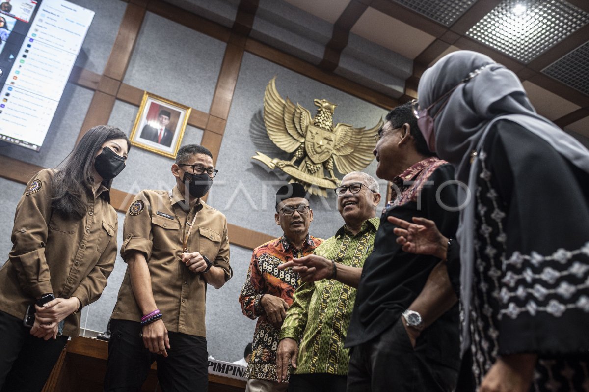 RAKER MENPAREKRAF DENGAN KOMISI X DPR | ANTARA Foto