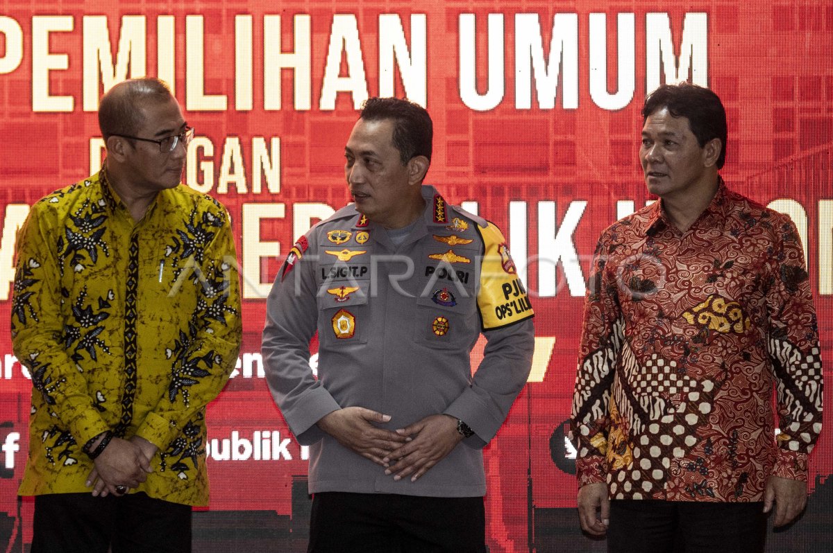 PENANDATANGANAN NOTA KESEPAHAM KPU DENGAN POLRI | ANTARA Foto PENANDATANGANAN NOTA KESEPAHAM KPU DENGAN POLRI | ANTARA Foto