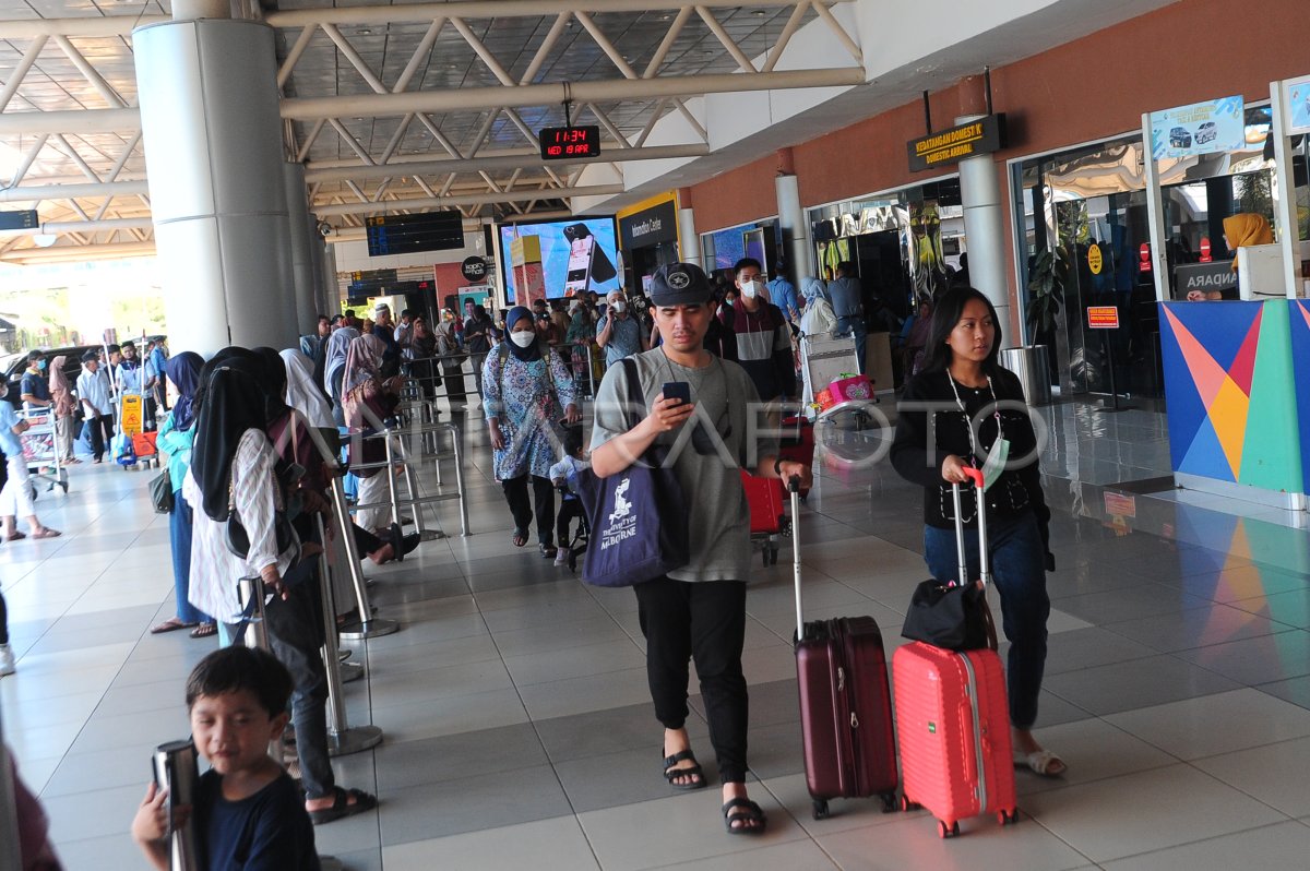 ARUS MUDIK BANDARA SMB II PALEMBANG | ANTARA Foto