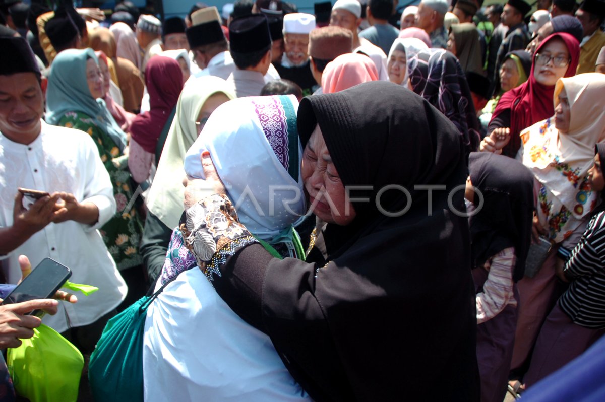 Kedatangan jamaah haji di Tegal | ANTARA Foto