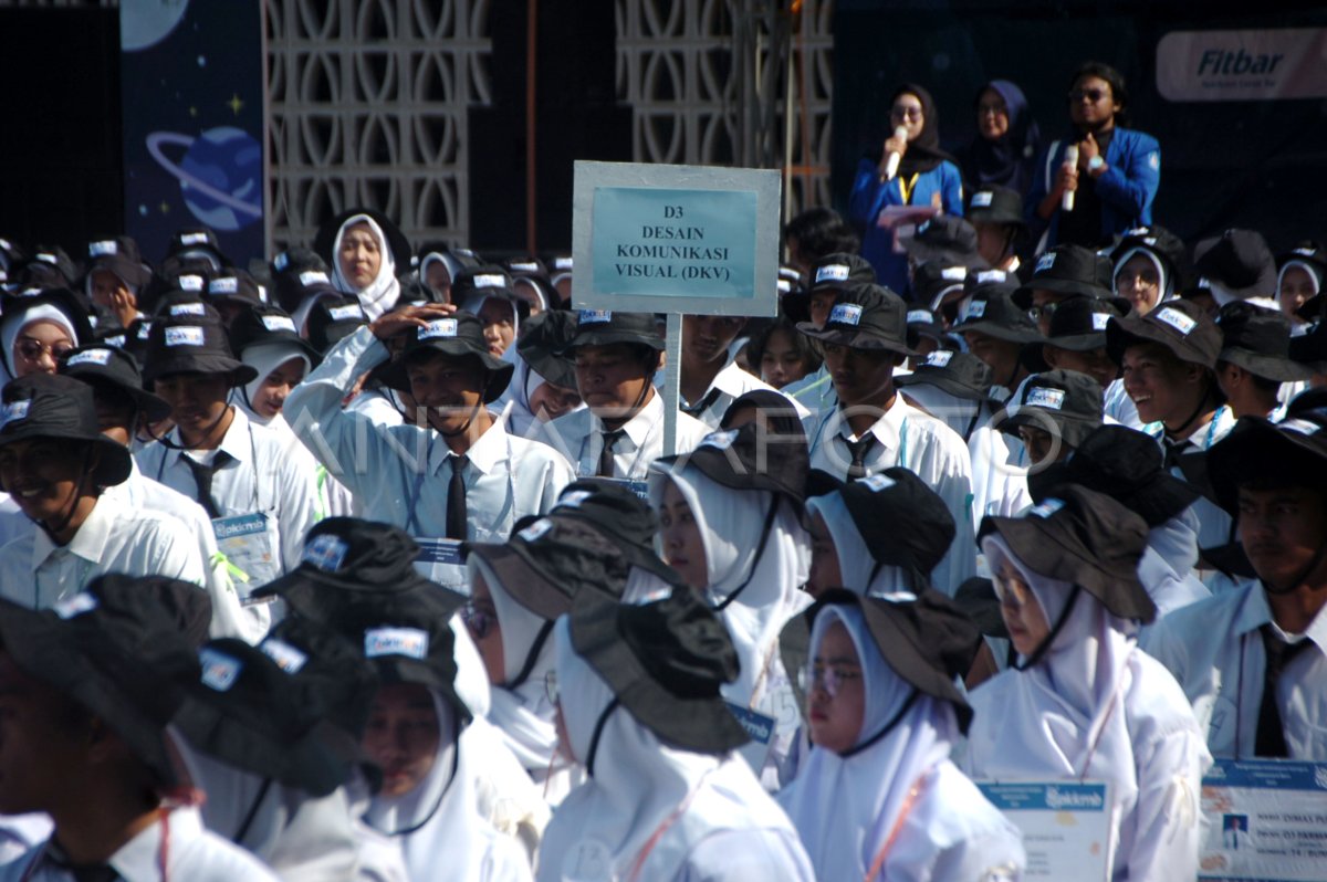 Pengenalan kehidupan kampus mahasiswa baru | ANTARA Foto Pengenalan kehidupan kampus mahasiswa baru | ANTARA Foto
