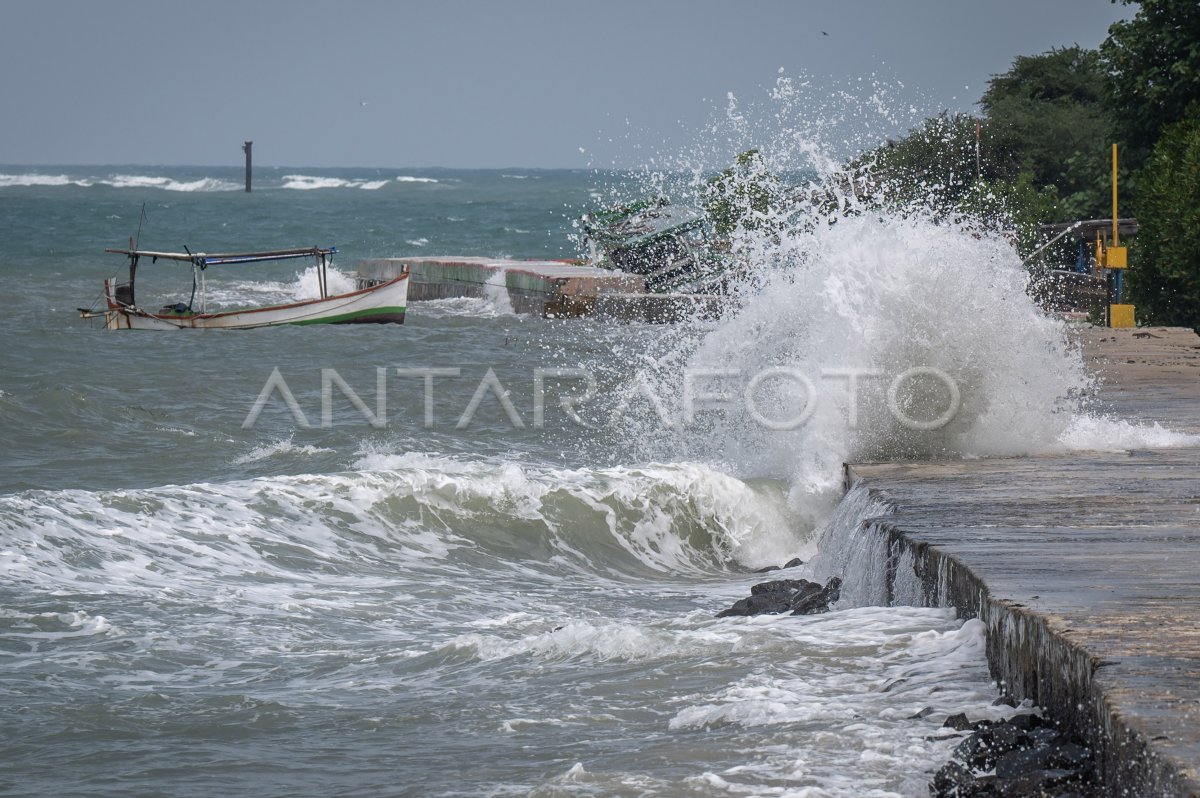 Waspada gelombang tinggi di perairan Indonesia | ANTARA Foto