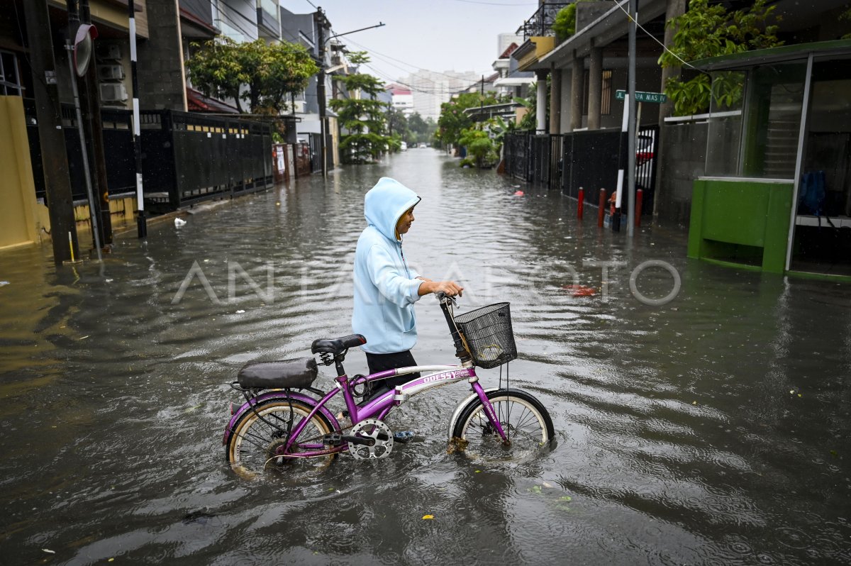 Banjir di Jakarta akibat curah hujan tinggi | ANTARA Foto
