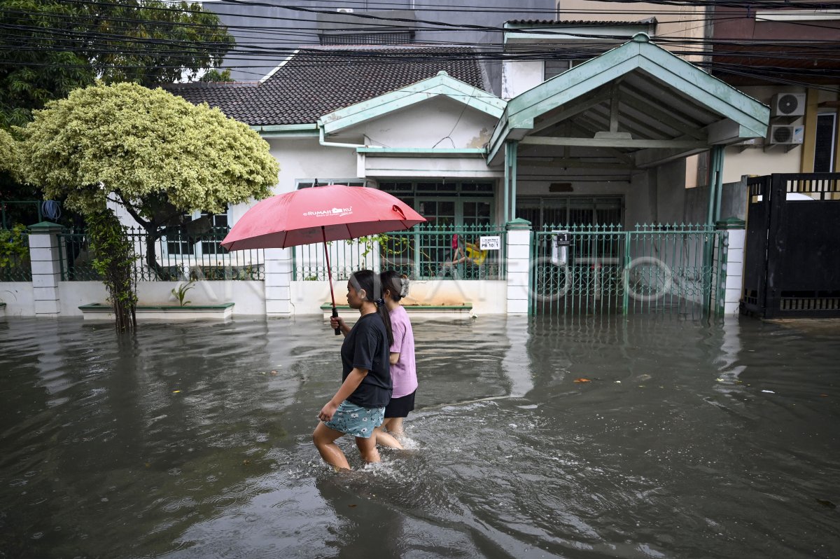 Banjir di Jakarta akibat curah hujan tinggi | ANTARA Foto
