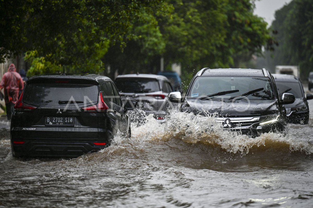 Banjir di Jakarta akibat curah hujan tinggi | ANTARA Foto