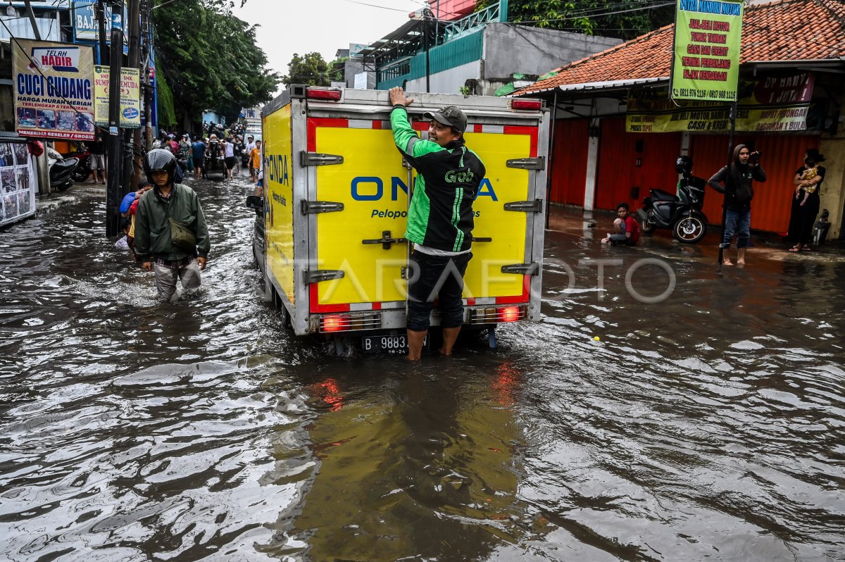 Banjir di Joglo Jakarta Barat | ANTARA Foto