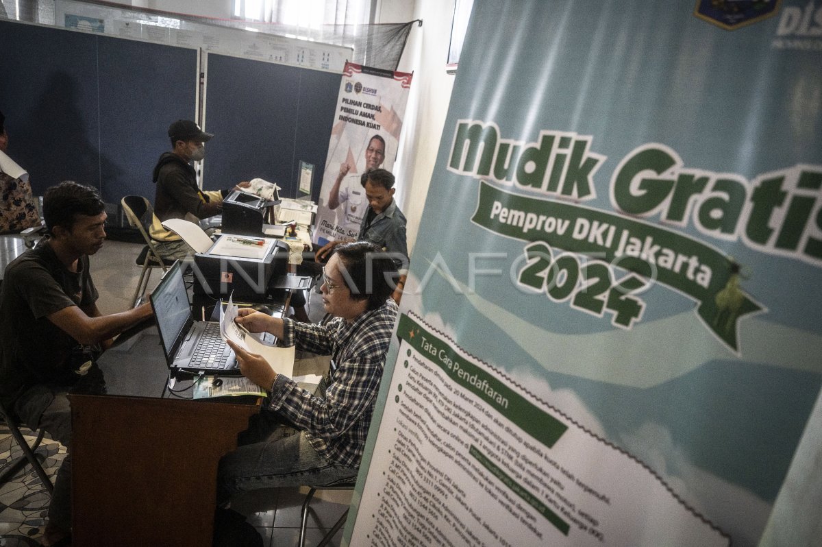 Verifikasi berkas peserta mudik gratis Pemprov DKI | ANTARA Foto