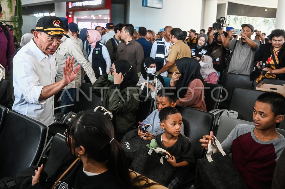 Menko PMK dan Menhub tinjau Pelabuhan Merak | ANTARA Foto