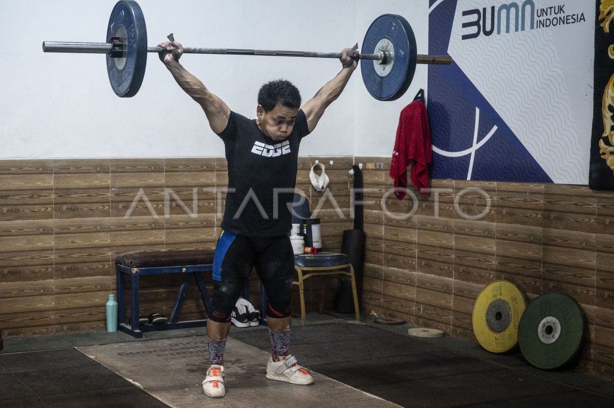 Pelatnas angkat berat jelang Olimpiade Paris 2024 | ANTARA Foto