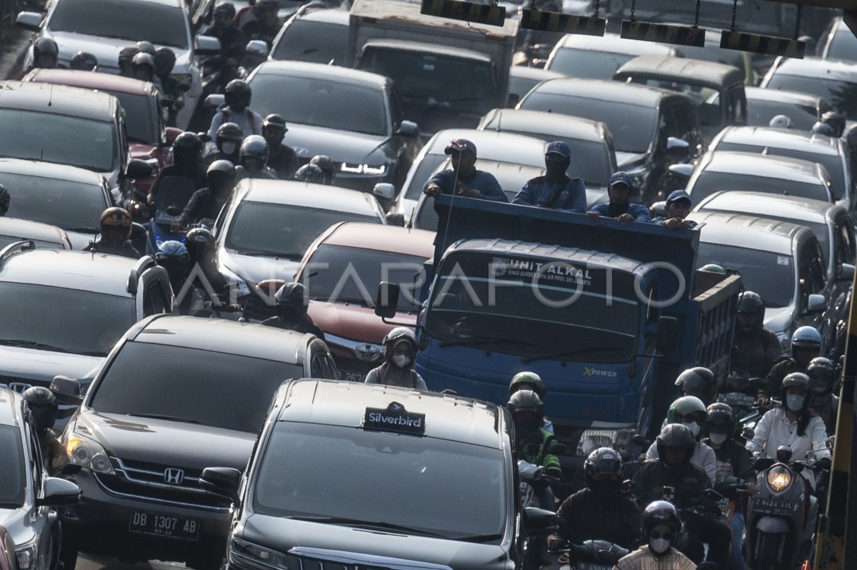 Aturan pembatasan kendaraan di Jakarta | ANTARA Foto Aturan pembatasan kendaraan di Jakarta | ANTARA Foto