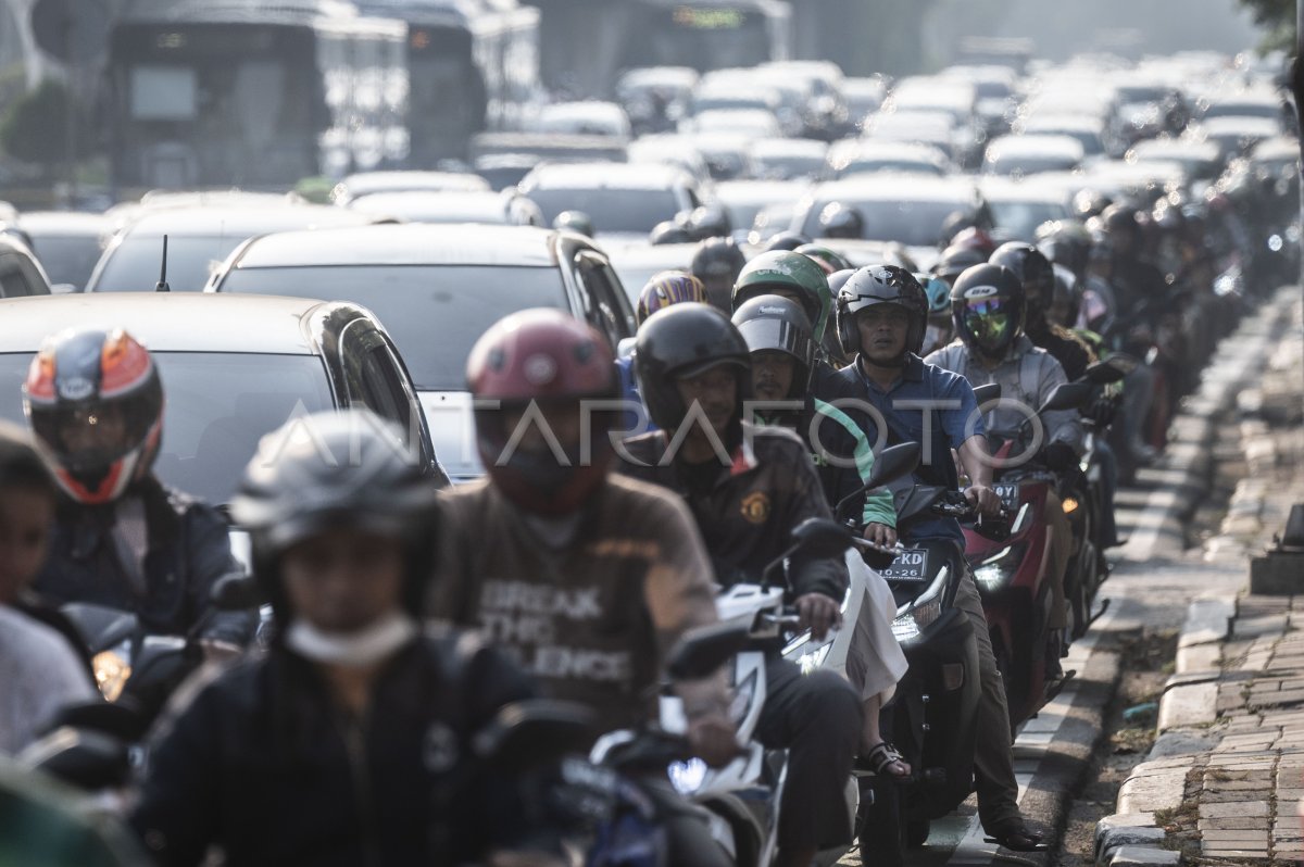 Aturan pembatasan kendaraan di Jakarta | ANTARA Foto Aturan pembatasan kendaraan di Jakarta | ANTARA Foto