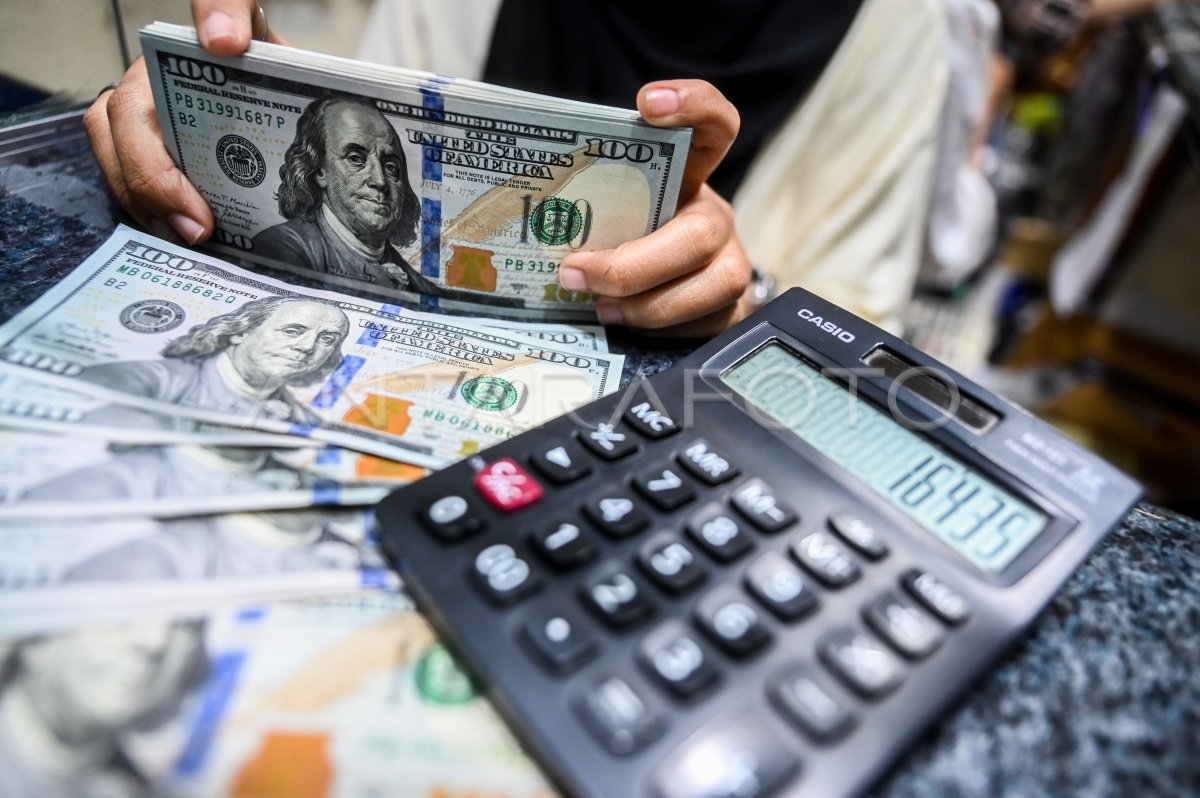 Nilai tukar rupiah melemah | ANTARA Foto