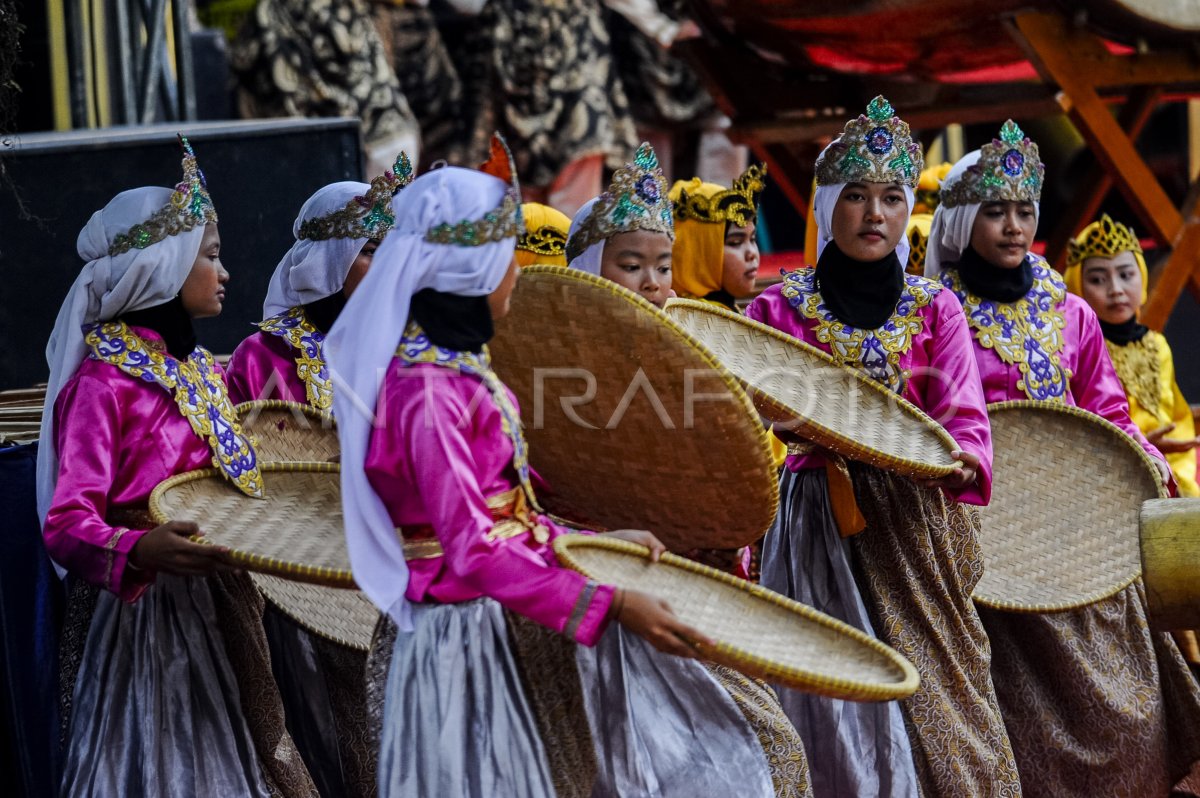 Gelaran Ngaruwat bumi di Banten | ANTARA Foto
