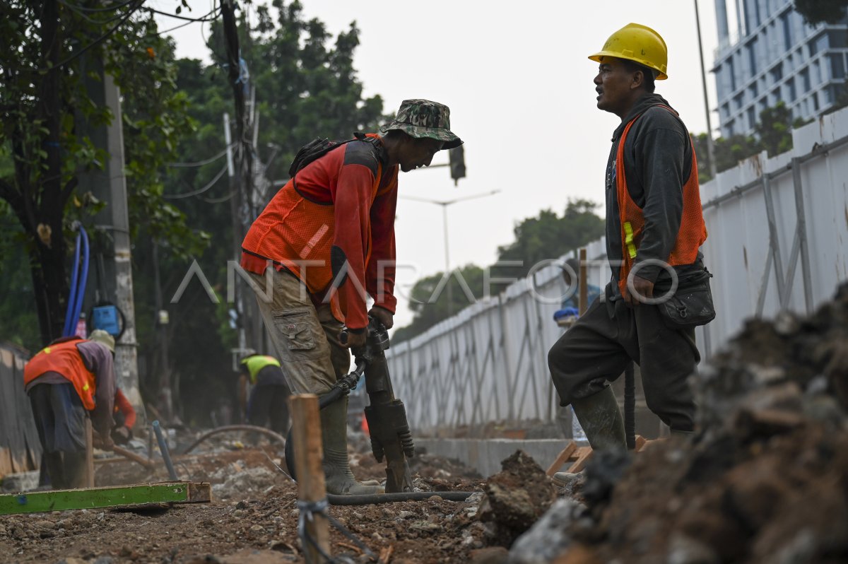 DPRD dan Pemprov DKI sepakati APBD Perubahan 2024 | ANTARA Foto DPRD dan Pemprov DKI sepakati APBD Perubahan 2024 | ANTARA Foto