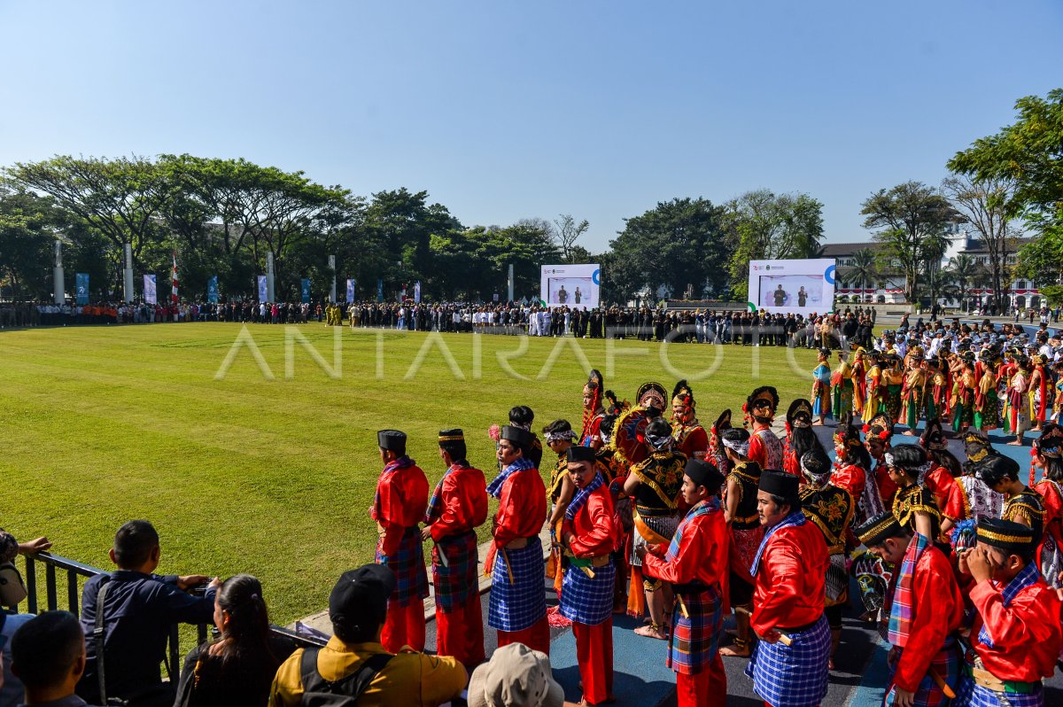 Upacara Peringatan Hari Jadi Jawa Barat | ANTARA Foto Upacara Peringatan Hari Jadi Jawa Barat | ANTARA Foto