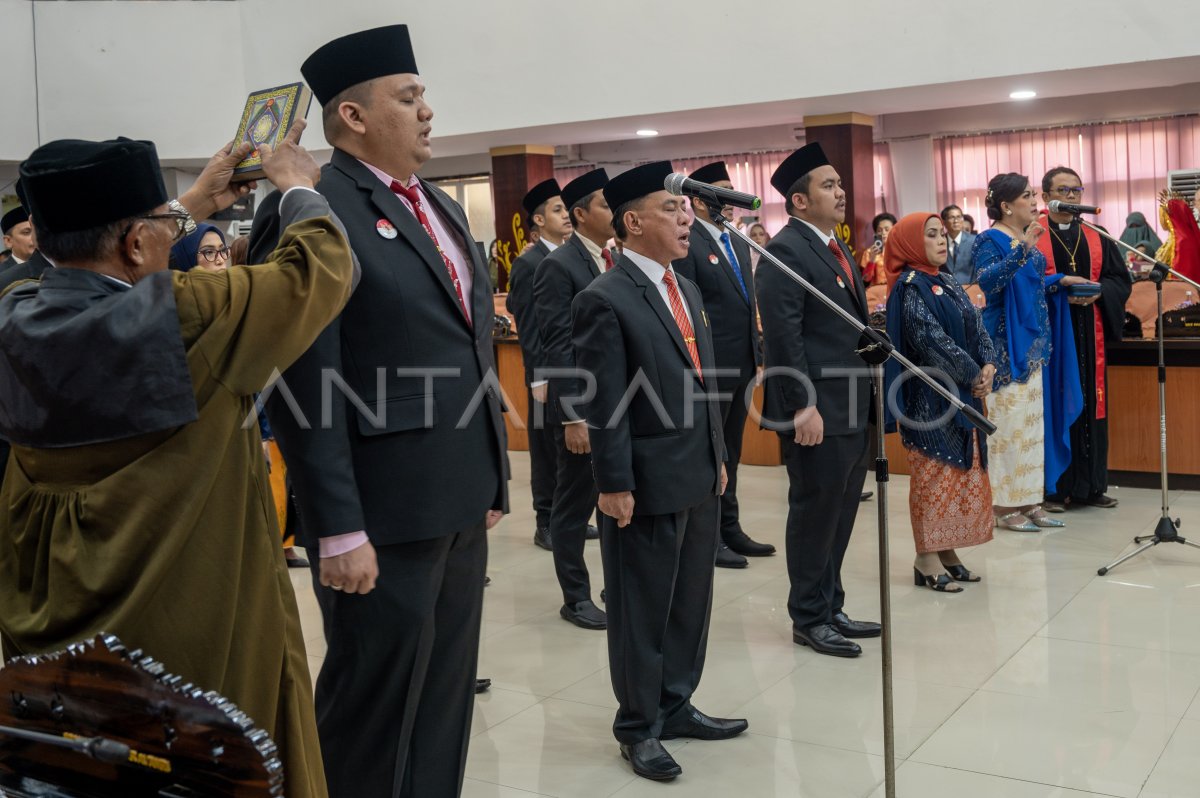 Pengucapan sumpah dan janji anggota DPRD Kota Palu | ANTARA Foto