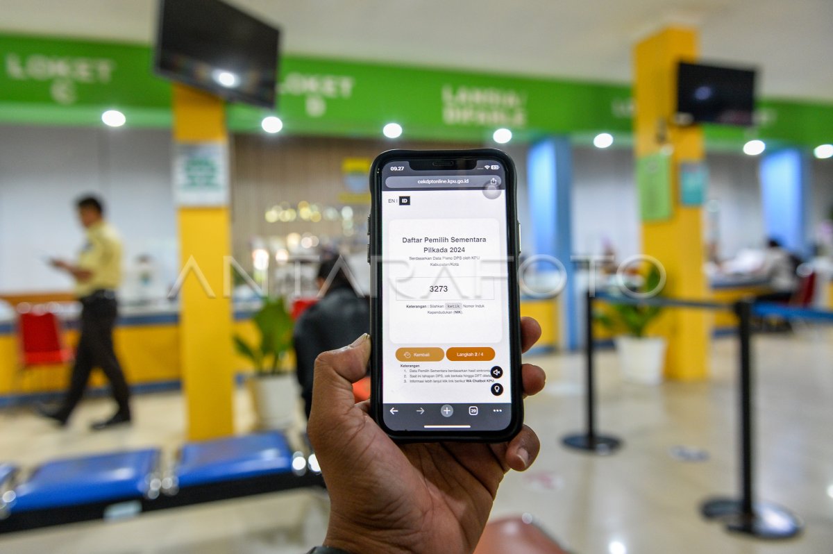 Daftar pemilih tetap untuk Pilwalkot Bandung | ANTARA Foto Daftar pemilih tetap untuk Pilwalkot Bandung | ANTARA Foto
