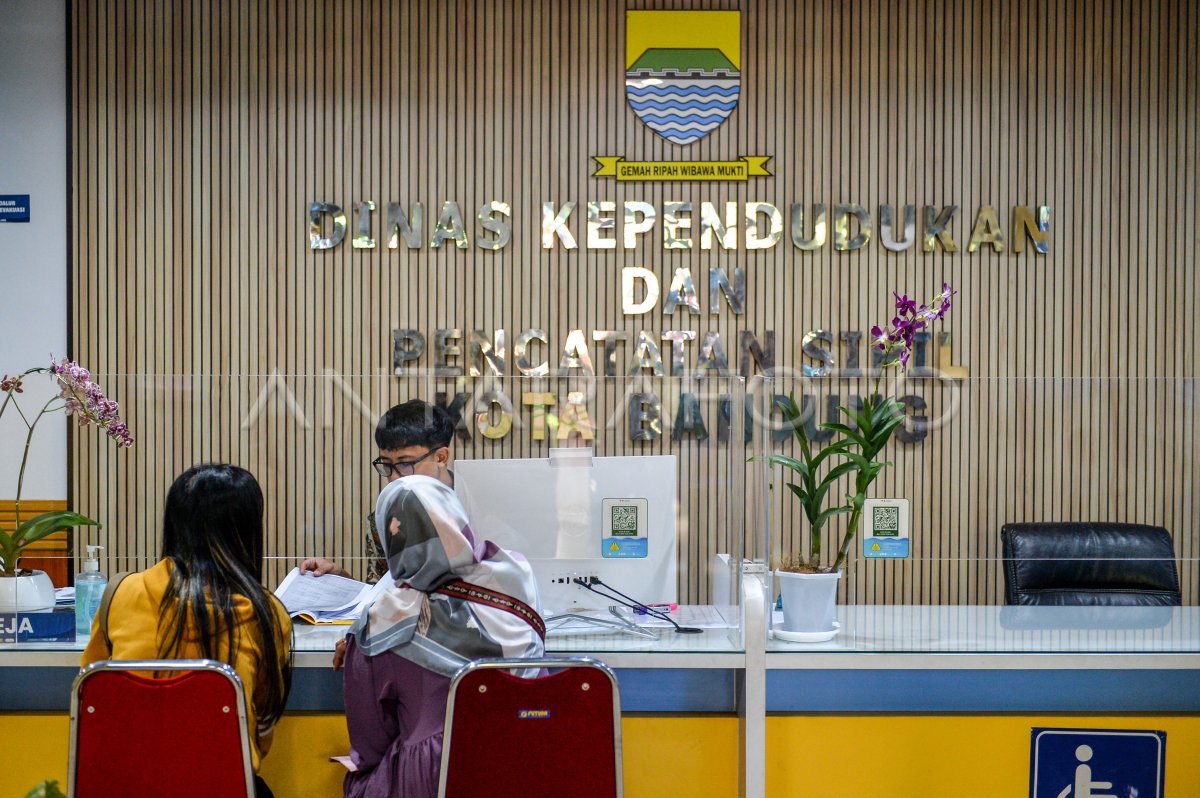 Daftar pemilih tetap untuk Pilwalkot Bandung | ANTARA Foto Daftar pemilih tetap untuk Pilwalkot Bandung | ANTARA Foto