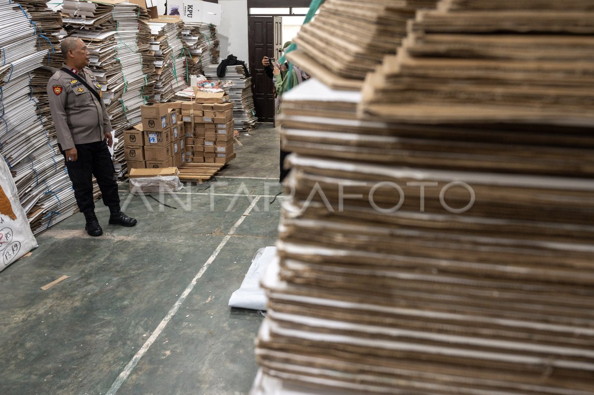 Kedatangan logistik Pilkada Kota Palu | ANTARA Foto Kedatangan logistik Pilkada Kota Palu | ANTARA Foto