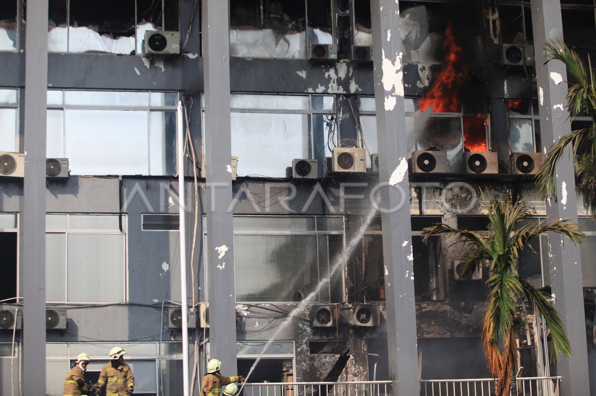 Kebakaran gedung Bakamla | ANTARA Foto