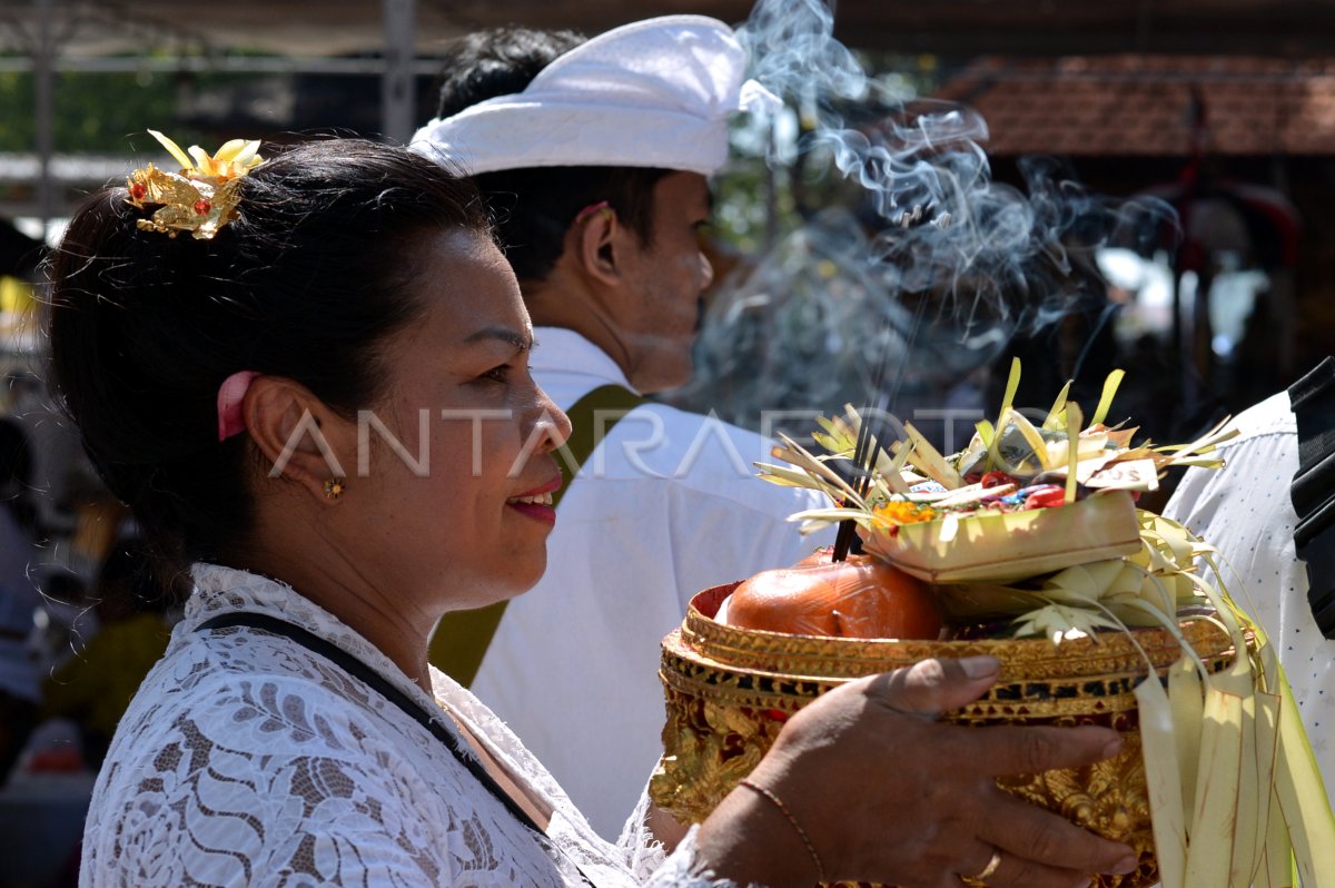 Hari Raya Kuningan di Bali | ANTARA Foto
